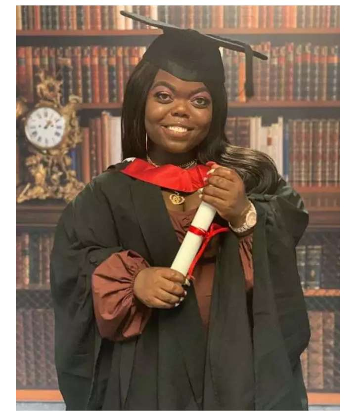 Female Dwarf Who Graduated with First Class Sets Internet Ablaze with ...